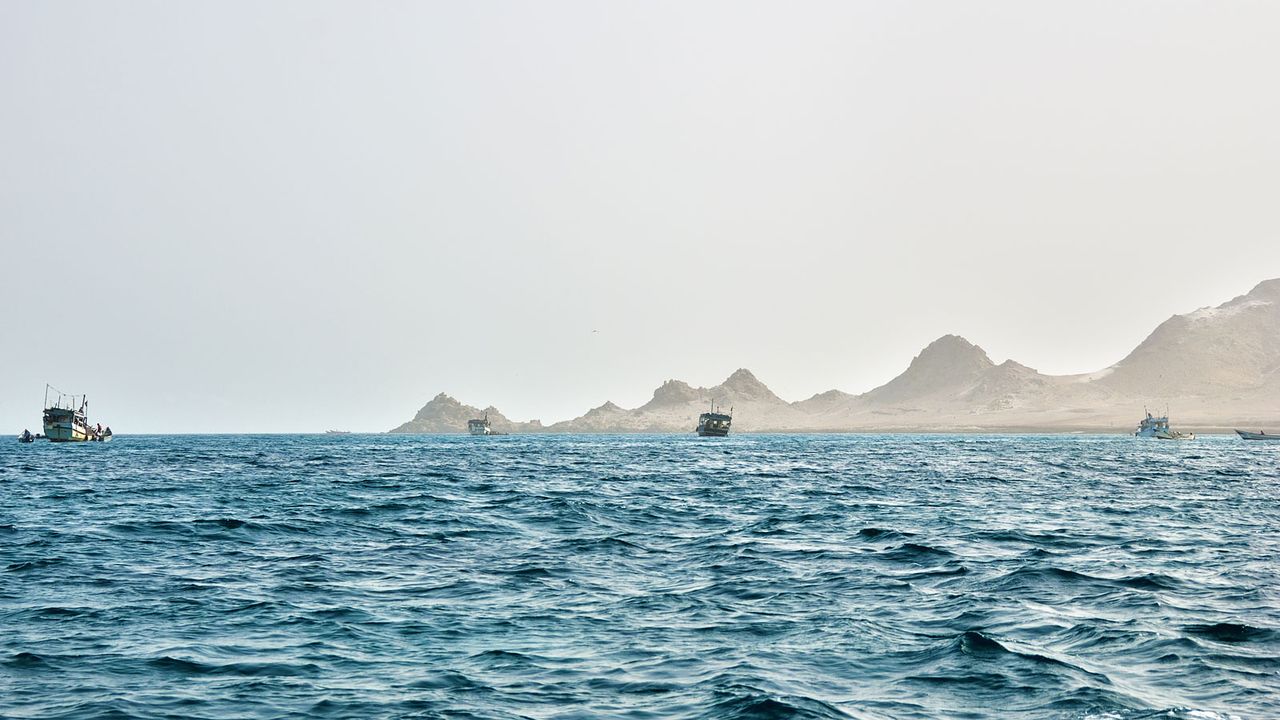 Yacht Shadowed by 12 "Suspicious" Small Boats for Two Hours in Gulf of ...